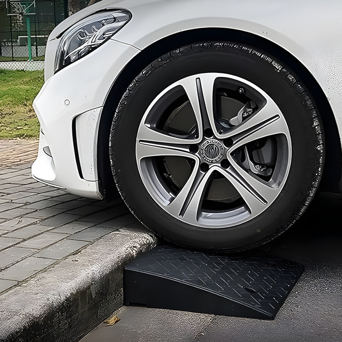 Heeve Heavy-Duty Solid Rubber Ramp for Straight Kerb – Ramp Champ