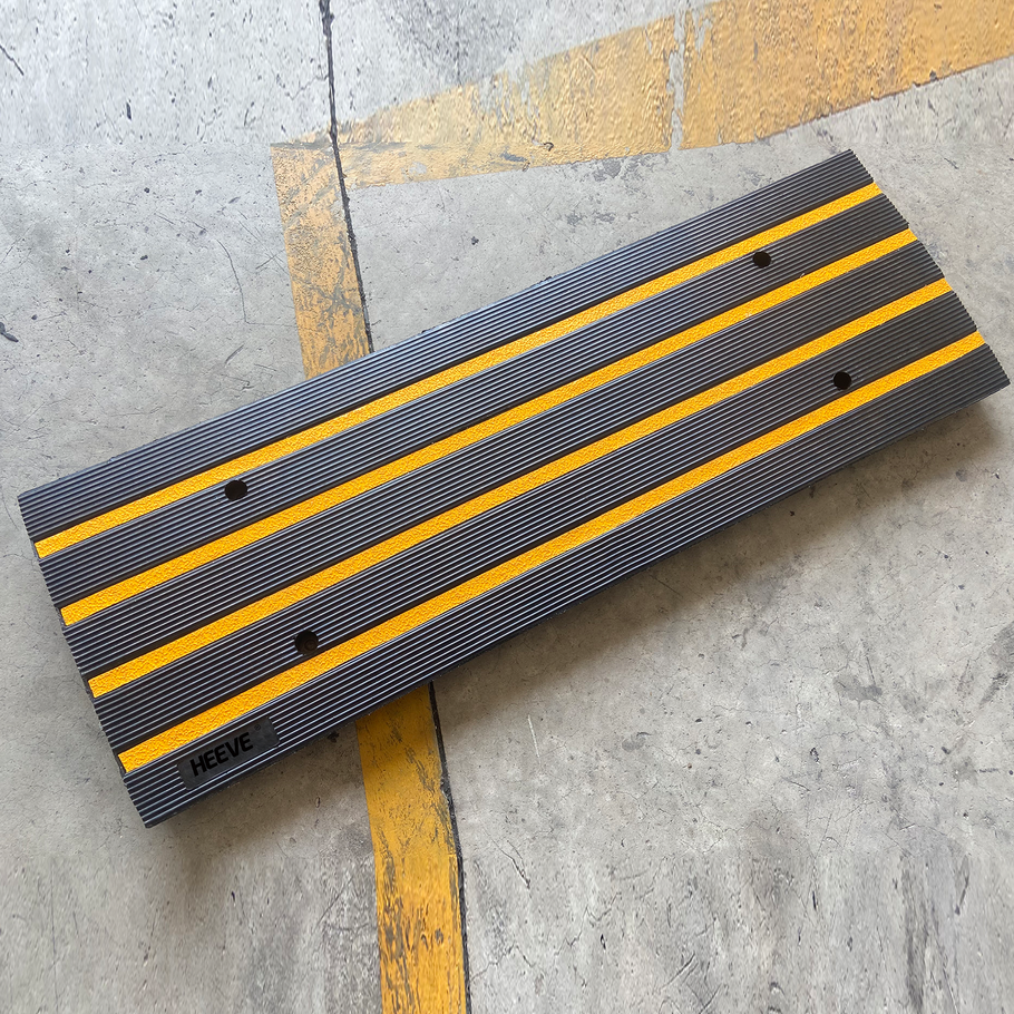 Heeve Driveway Rubber Kerb Ramp in 1.2m Sections for Rolled-Edge Kerb ...