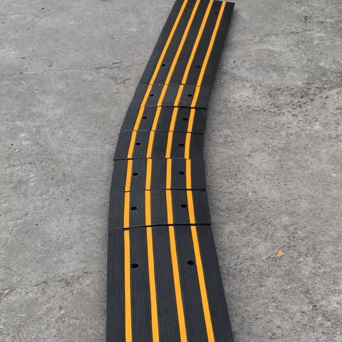 Heeve Driveway Rubber Kerb Ramp Bend for Curved Rolled-Edge Kerb — Ramp ...