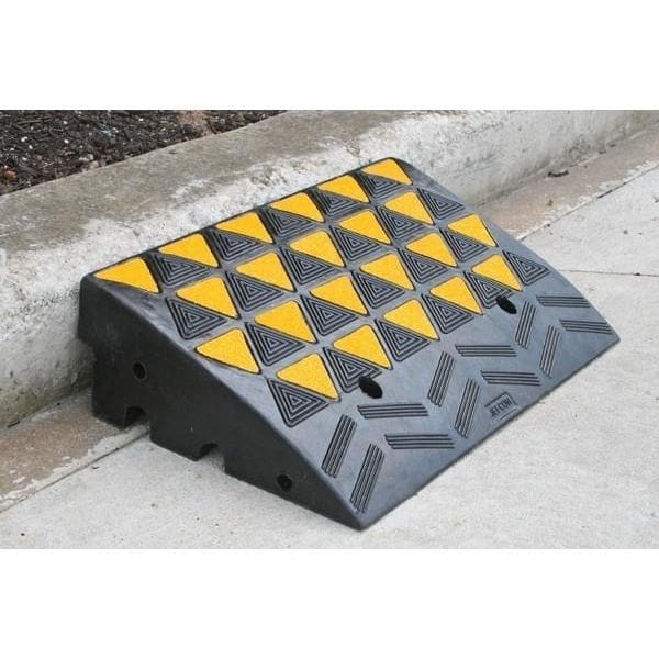 Barrier Group High-Vis Rubber Kerb Ramp Center Module – Ramp Champ